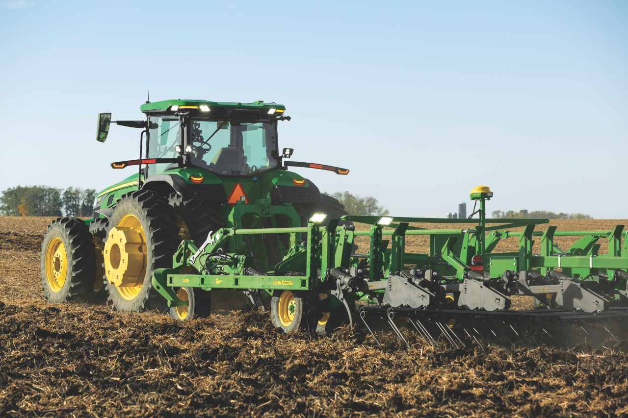 The Future of Farming: John Deere’s Self-Driving 8R Tractor Launch fxis.ai
